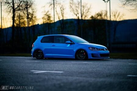 Golf GTI Rebaixado azul rodas Rotiform - Only Cars