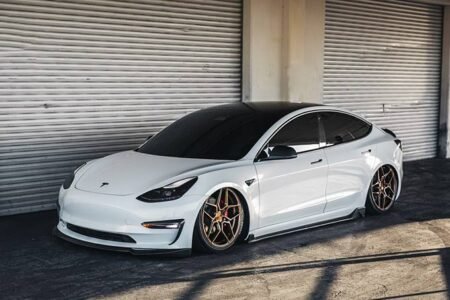 Tesla Model 3 rebaixado branco - Only Cars