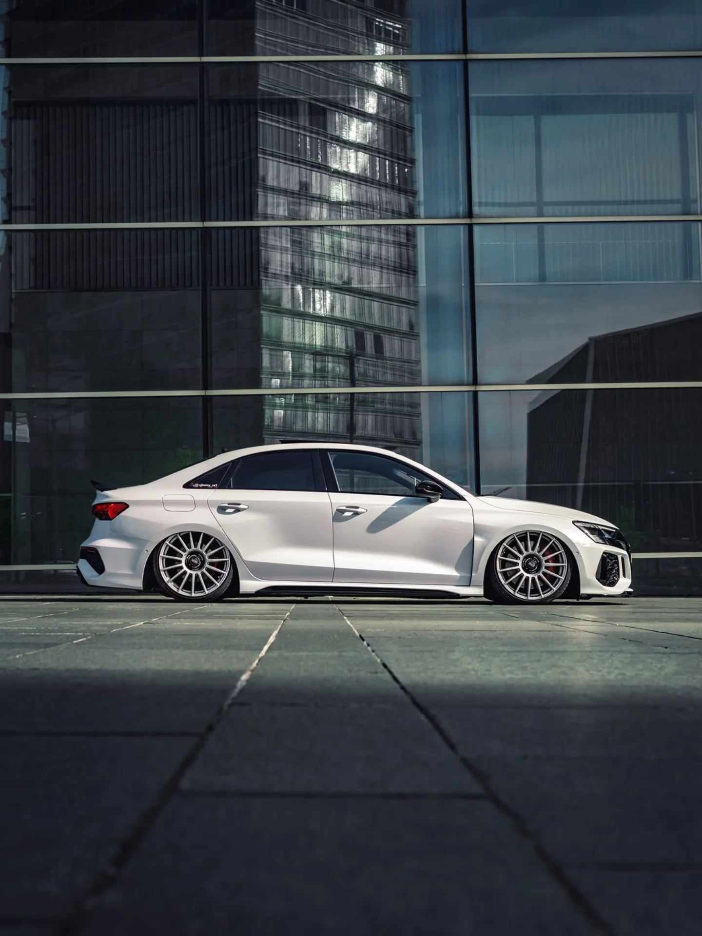 Audi RS3 rebaixado branco com rodas OZ Racing