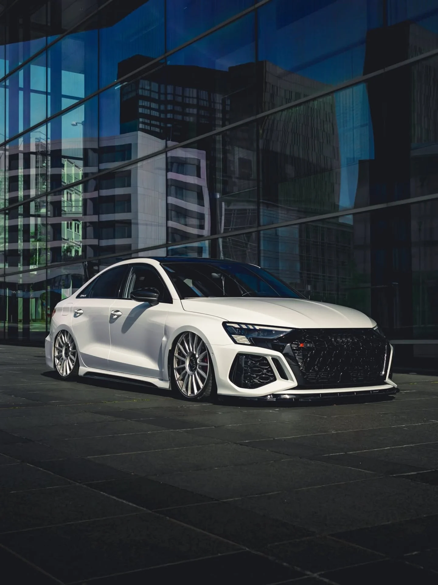Audi RS3 rebaixado branco com rodas OZ Racing